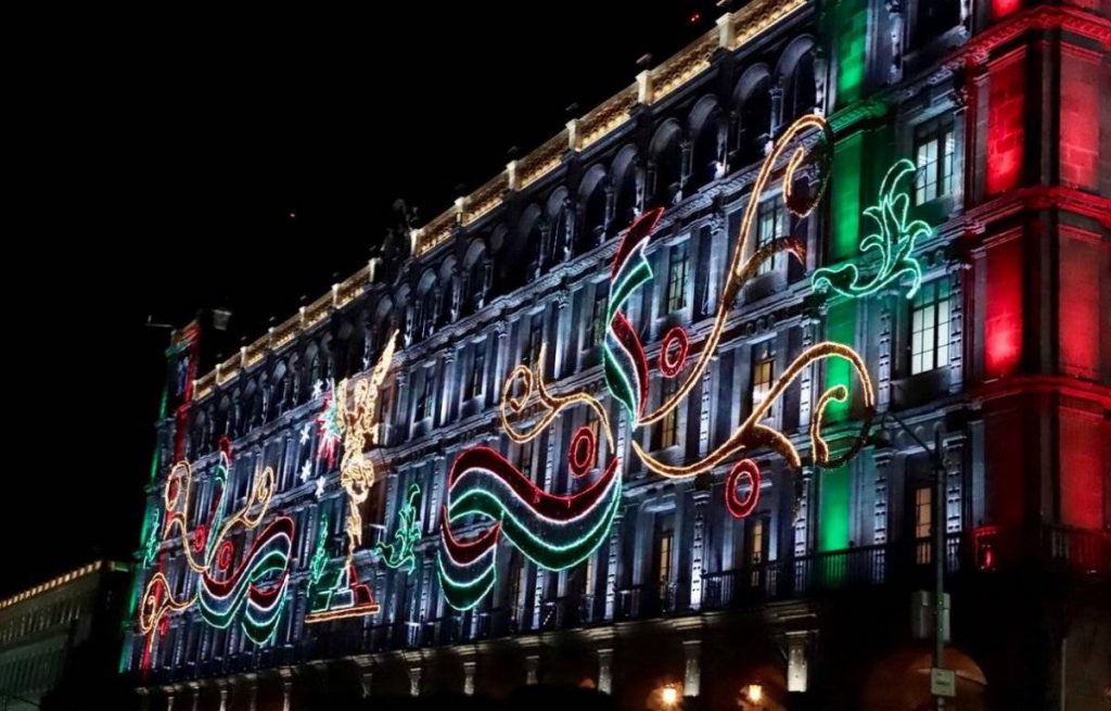 Encienden esta noche iluminación de Fiestas Patrias en el Zócalo; usan ...