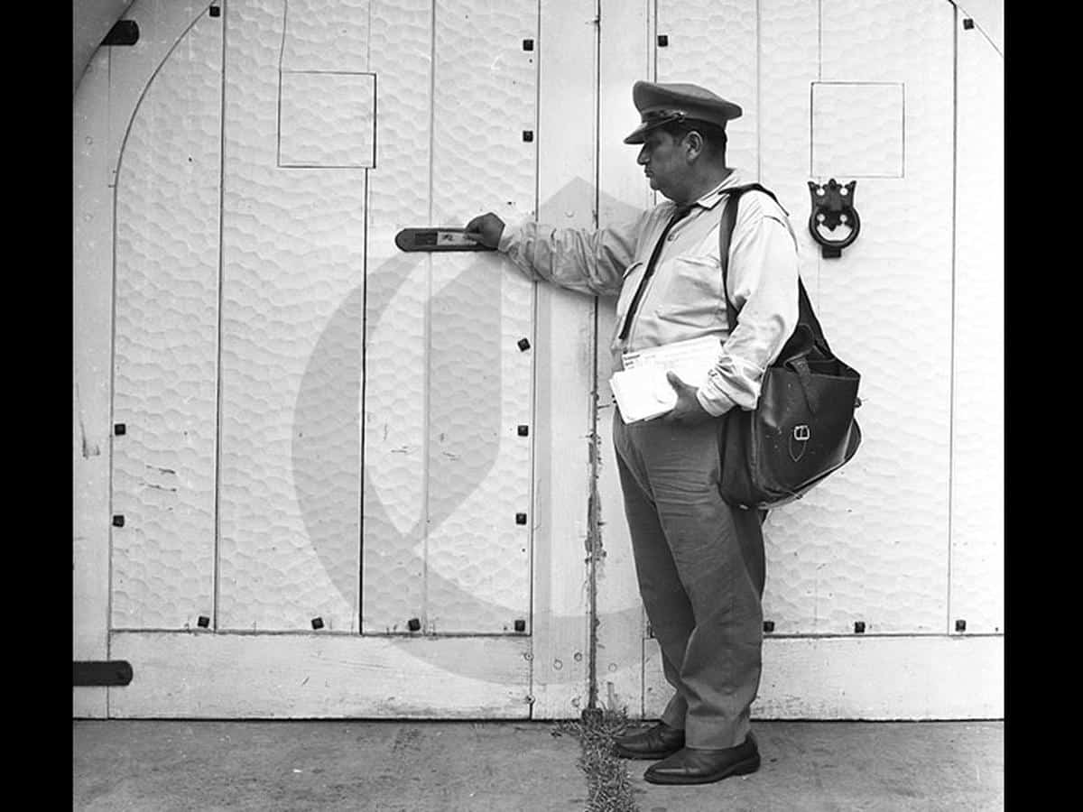 El cartero, un relato de Francisco Ortiz Pinchetti / POR LA LIBRE