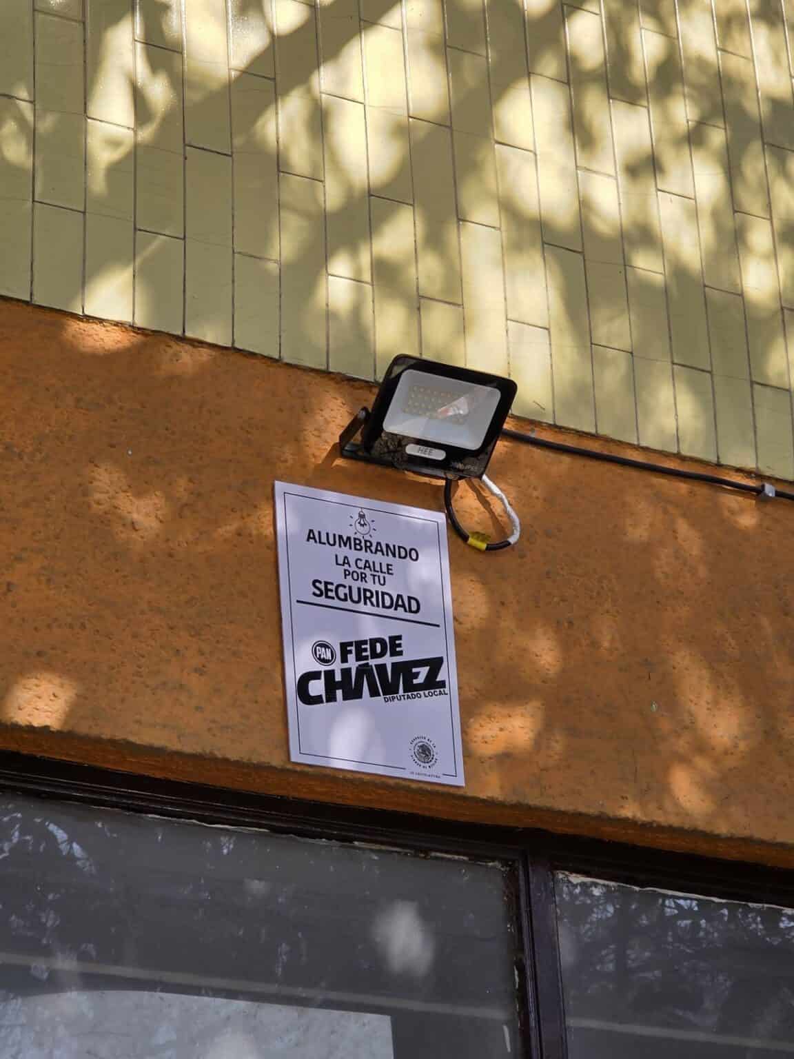 Federico Chávez impulsa bacheo y alumbrado en colonia Letrán Valle